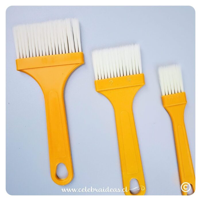 Set de 3 Brochas Plásticas Amarillas para Pintar - Celebra Ideas