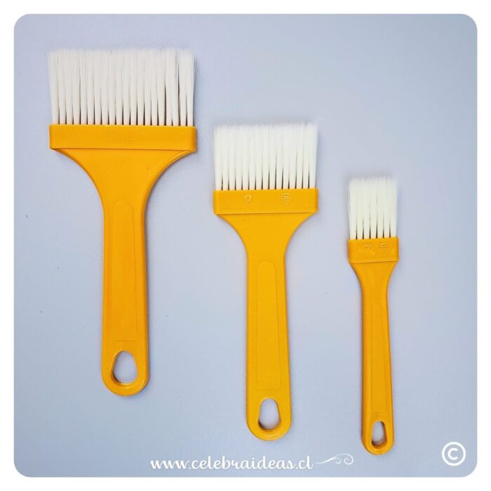 Set de 3 Brochas Plásticas Amarillas para Pintar - Celebra Ideas